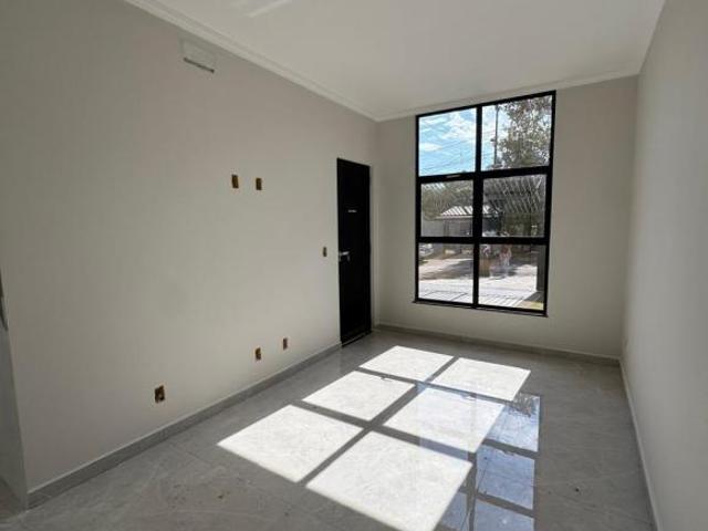 Casa com ótima sobra de terreno e com entrada parcelada no Portal da Foz