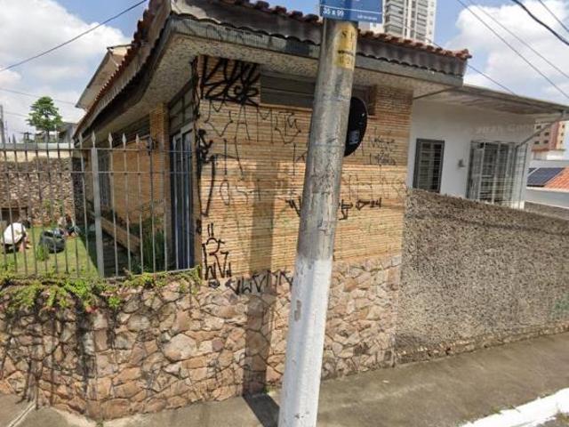 Casa com ótimo terreno de esquina