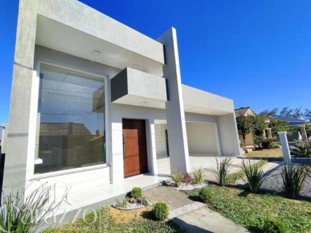 CASA COM ÓTIMO ACABAMENTO CONSTRUTIVO A 300 METROS DO MAR