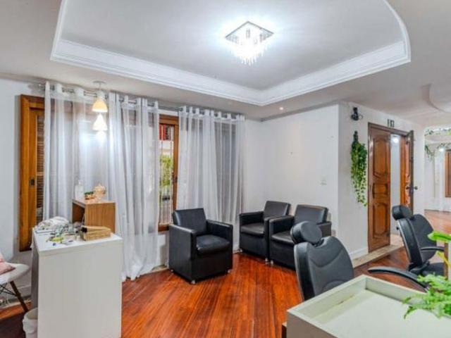 Casa com pátio 4 dormitórios 4 vagas Residencial ou Com. Partenon Porto Alegre