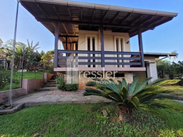 Casa com pátio e espaço interno grande