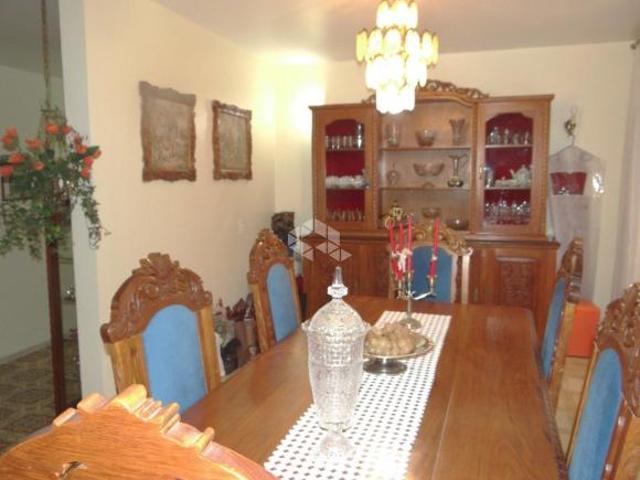 CASA COM PATIO ESPETACULAR