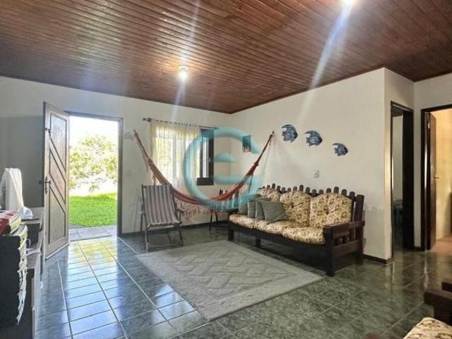 CASA COM PÁTIO GRANDE EM TORRES RS