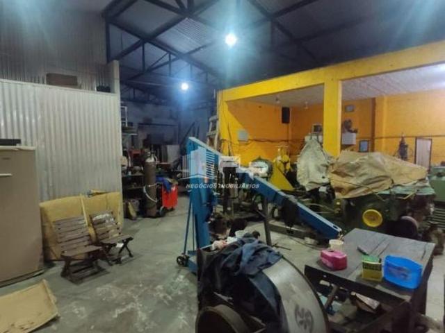 CASA COM PAVILHÃO NO BAIRRO VILA RICA