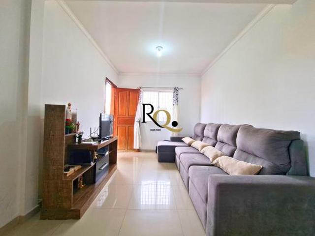 Casa com peças amplas com 4 quartos e 2 suítes 4 Vagas cobertas