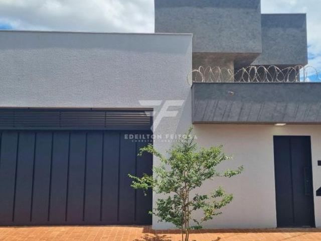 Casa com Pé Direito Duplo à Venda – 3 Suítes, 4 Banheiros, 2 Vagas – Jardim Patrícia – Nova, Moderna