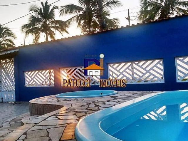 Casa com piscina Maravilhosa ! Frente ao mar, Melhor bairro de Mongaguá !