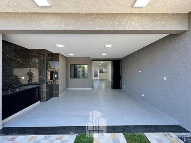 Casa com piscina na balneário Leblon