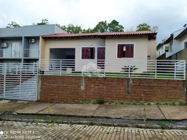 Casa com piscina na João Alves