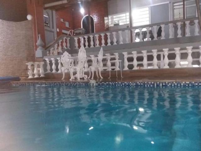 Casa com piscina na vila galvão em Guarulhos