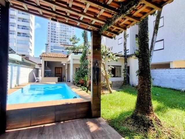 Casa com Piscina nas Astúrias, Guarujá/SP Ótimo Preço!