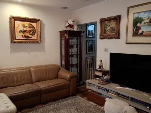 Casa com piscina no Monte azul
