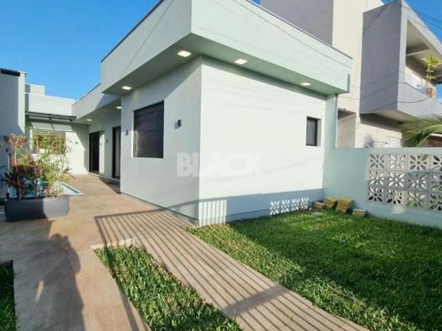 Casa com piscina no Morada das Palmeiras em Torres RS