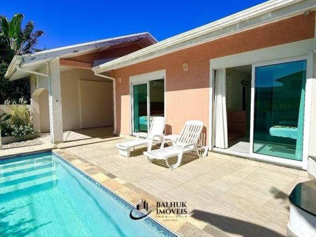 Casa com piscina no Atami