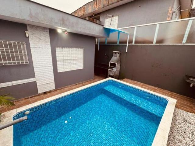 Casa com Piscina no Bairro Tupy – Lado Praia em Itanhaém