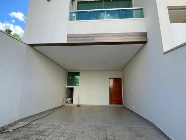 Casa com piscina no bairro das Fontes Cód. 797