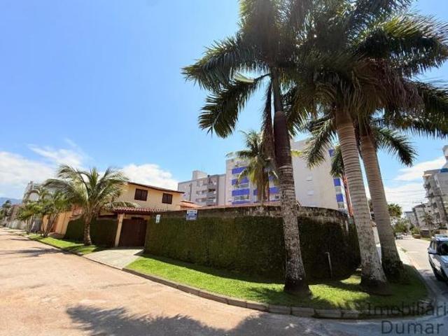 Casa com piscina no bairro Itaguá