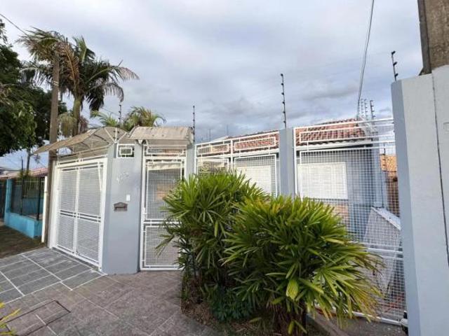 Casa com Piscina no Bairro São José em Canoas