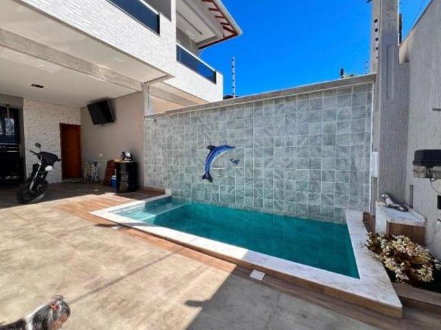 Casa com piscina no Canto do Forte em Praia Grande