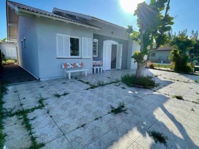 CASA COM PISCINA NO CENTRINHO DE NOVA TRAMANDAI
