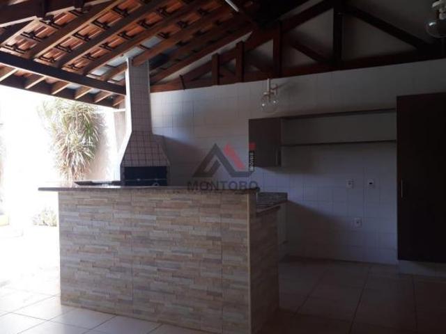 CASA COM PISCINA NO CENTRO