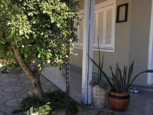 CASA COM PISCINA NO CENTRO DE IMBÉ
