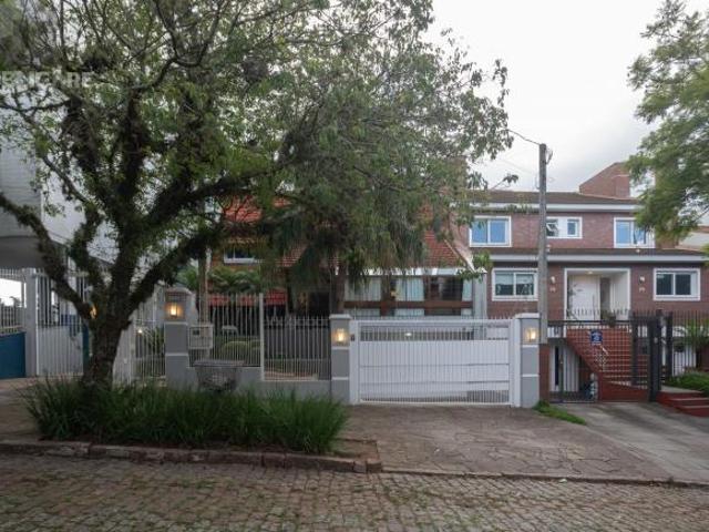 Casa com piscina no Chácara das Pedras