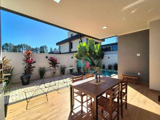 Casa com piscina no condmínio Volpi. Estuda permuta com casa no Imperador