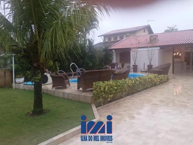 CASA COM PISCINA NO ELIANA