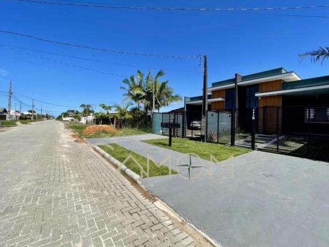 Casa com Piscina no Eliana