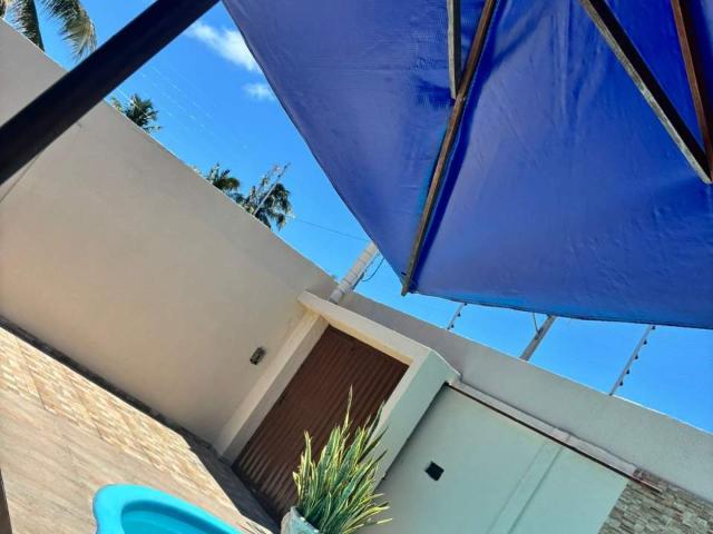 CASA COM PISCINA NO FRANCES