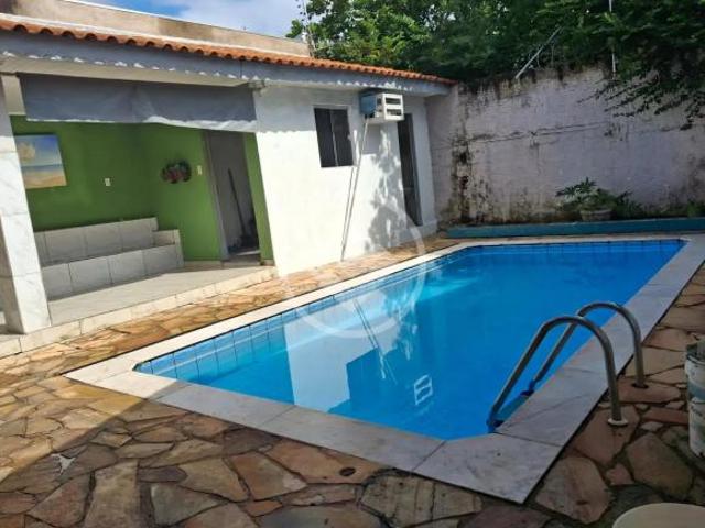 Casa com Piscina no Jardim Tropical