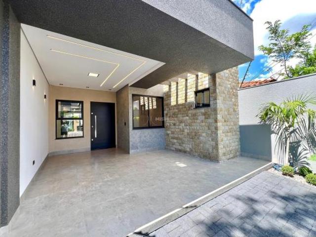 CASA COM 1 SUÍTE, 2 QUARTOS E PISCINA NO JARDIM BRASIL EM MARINGÁ