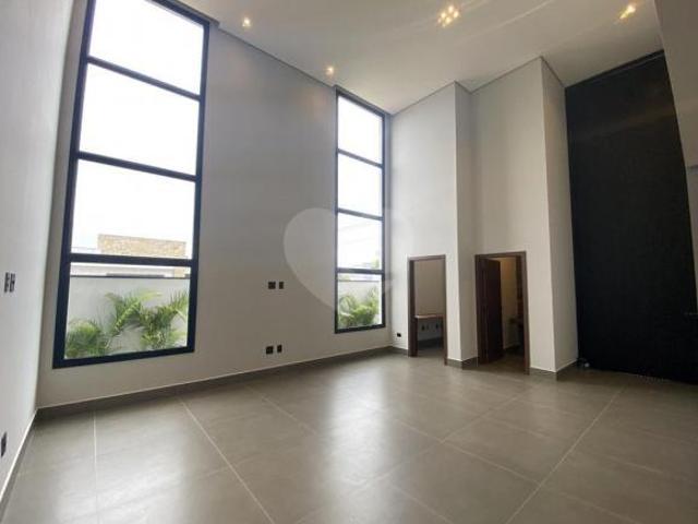 Casa com Piscina no Portal dos Bandeirantes