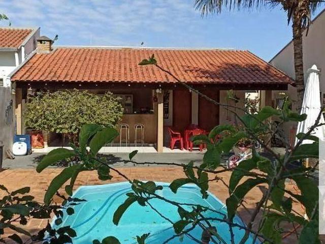Casa com piscina no Residencial Colorado com 3 dormitórios e 2 vagas de garagem / Próximo ao Shoppin