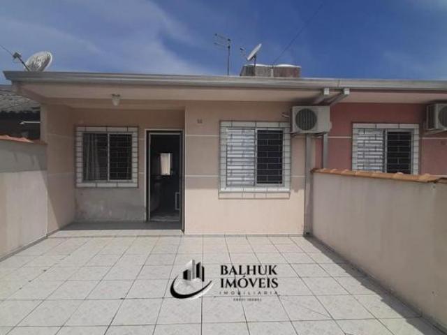Casa com piscina no Santa Terezinha
