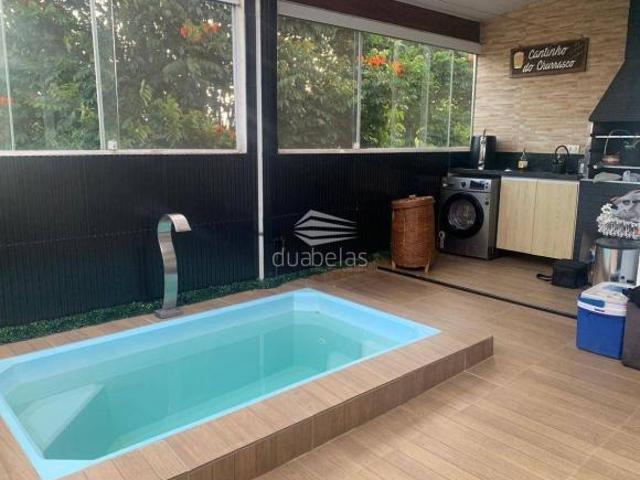 Casa com piscina no Terra Nova