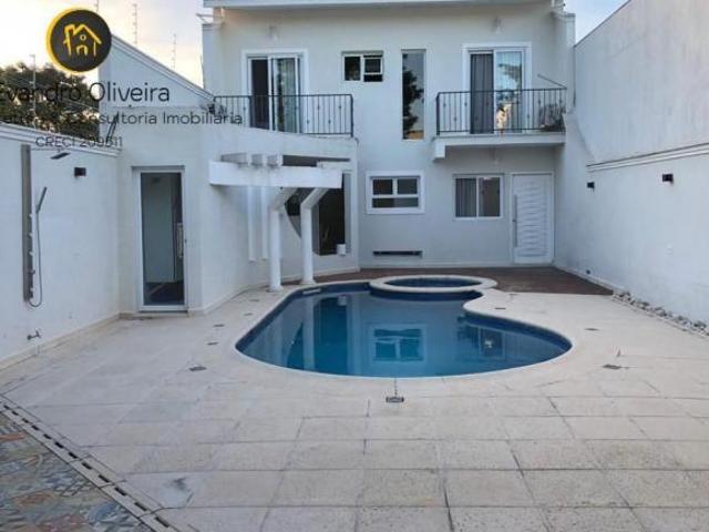 Casa com Piscina no Villa Branca em Jacareí SP