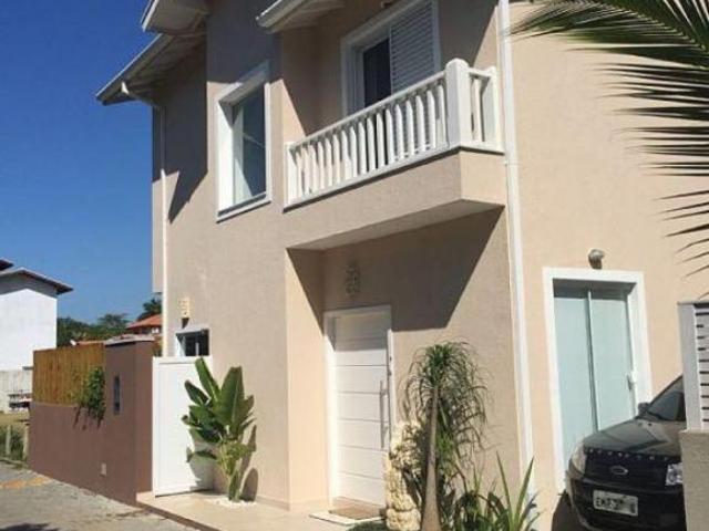 Casa com piscina a 100 mts da praia de Maresias