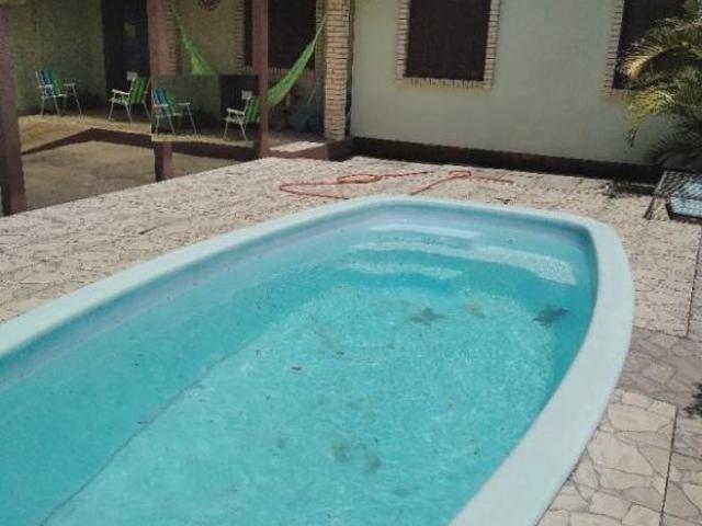 CASA COM PISCINA Á 150 METROS DO MAR