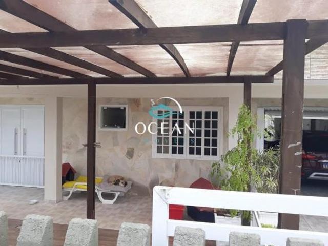 Casa com Piscina a 200 metros do mar