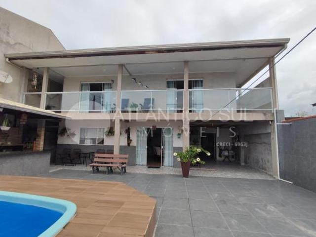 Casa com piscina, a 300 metros do mar em Praia de Leste, PONTAL DO PARANA PR