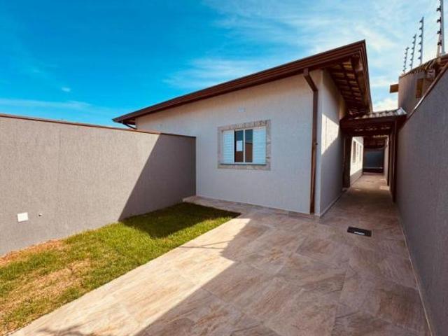 Casa com Piscina a 560 Metros da Praia no Gaivota