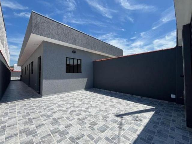 Casa com Piscina a 600 Metros da Praia em Itanhaém