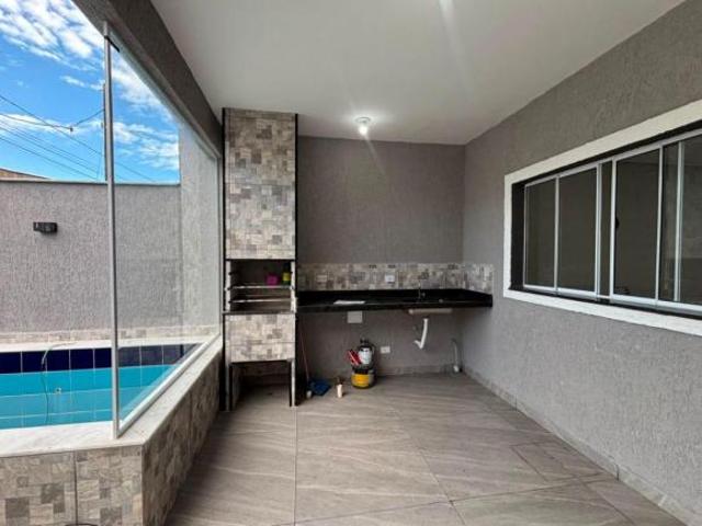 Casa com Piscina a Apenas 400 Metros da Praia no Gaivota