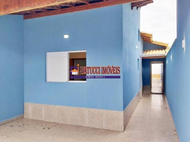 Casa com Piscina a Apenas 500 Metros do Mar em Mongaguá