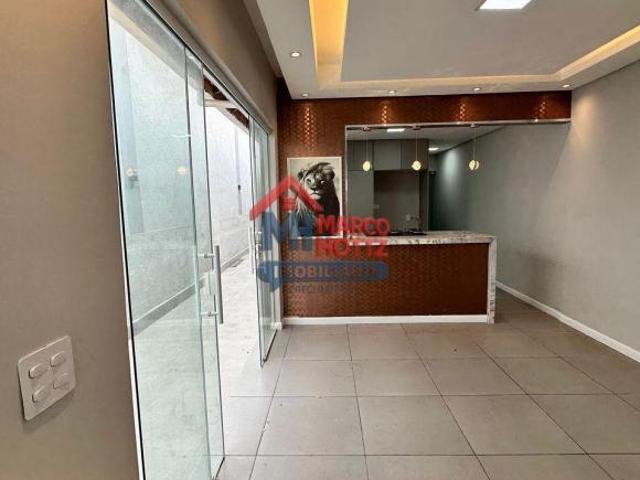 Casa com piscina a apenas 600 metros da praia