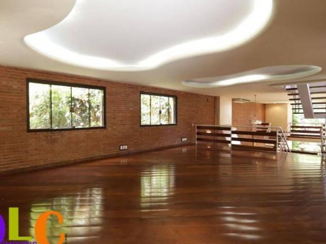 Casa com piscina à venda | 1000m² | 4 suítes | 6 banheiros | 8 vagas