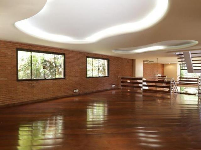 Casa com piscina à venda | 1000m² | 4 suítes | 6 banheiros | 8 vagas