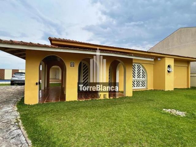 Casa com piscina à Venda, 4 quartos sendo 2 suítes, 6 banheiros, Área gourmet, Quintal Amplo, Próx